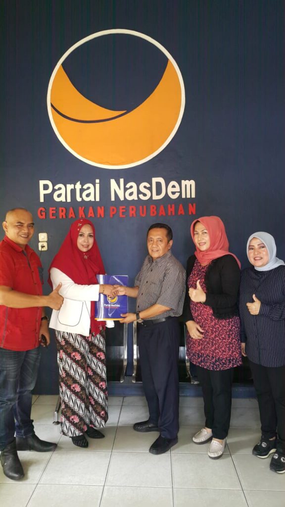 Pilkada Dumai, Hj. Mimi Lutmila Antar Formulir ke Nasdem – Pesisir Nasional